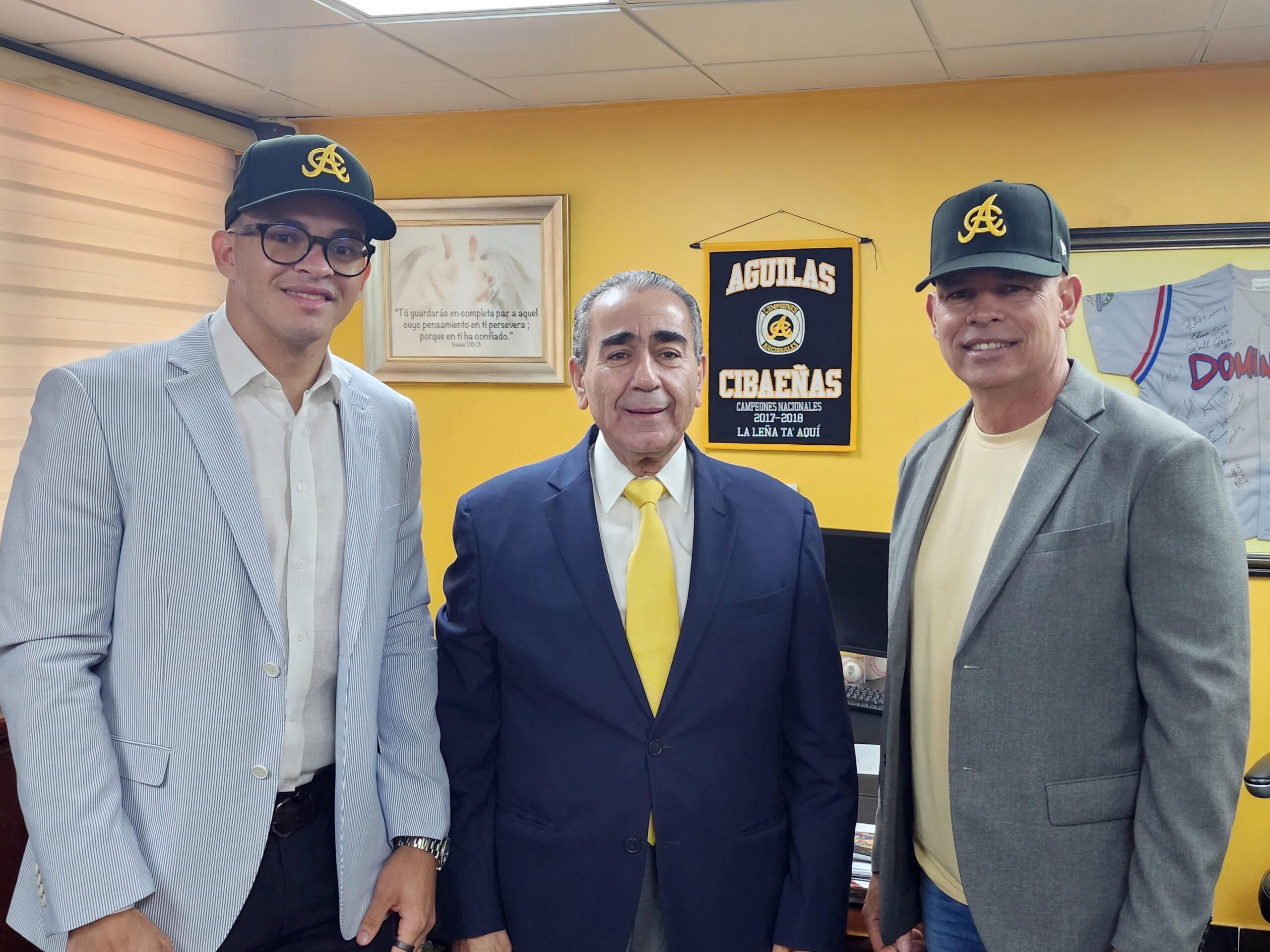 Manolitoenelplay:: Las Águilas Cibaeñas refuerzan su estructura con la ...