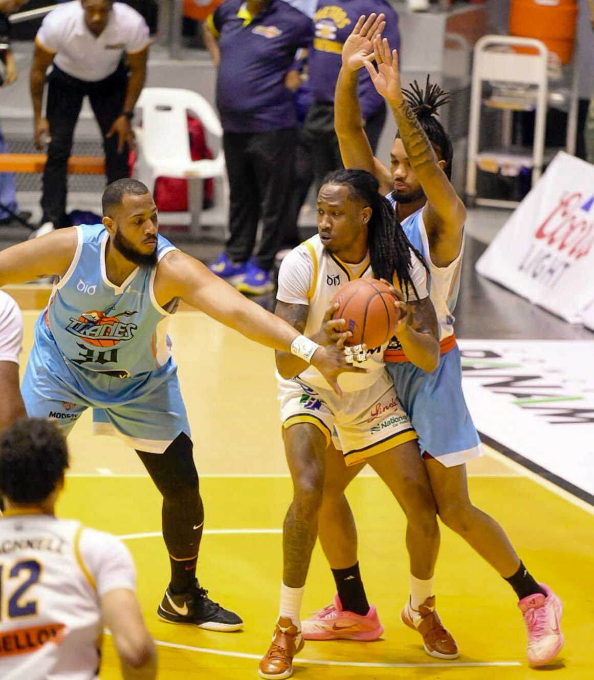 Manolitoenelplay:: Metros extienden a 5-0 su invicto tras vencer a Titanes